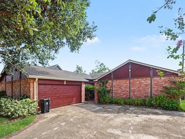 22122 Meadowhill Dr, Spring, TX 77389