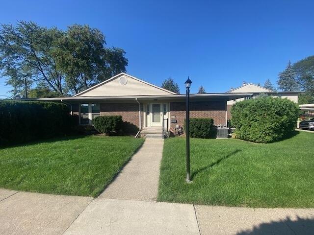 22129 Kinyon St, Taylor, MI 48180