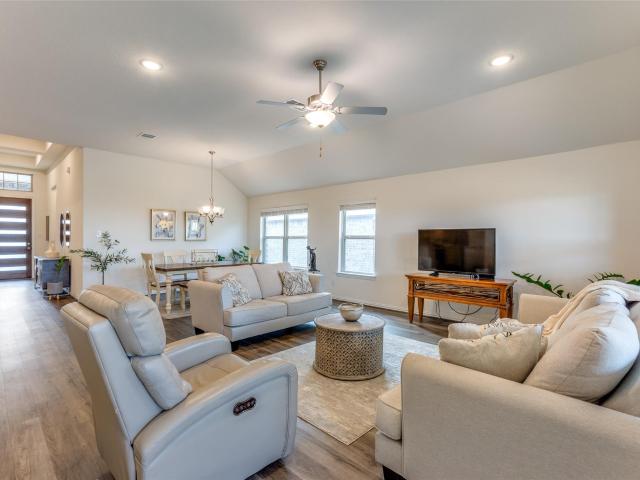 2212 McClendon Trl