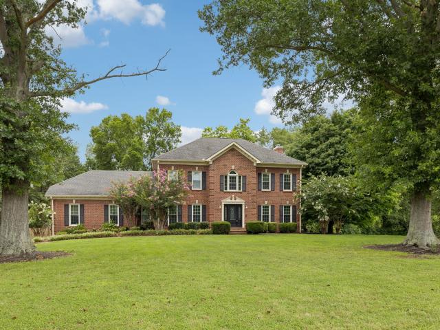 2212 Oak Cir