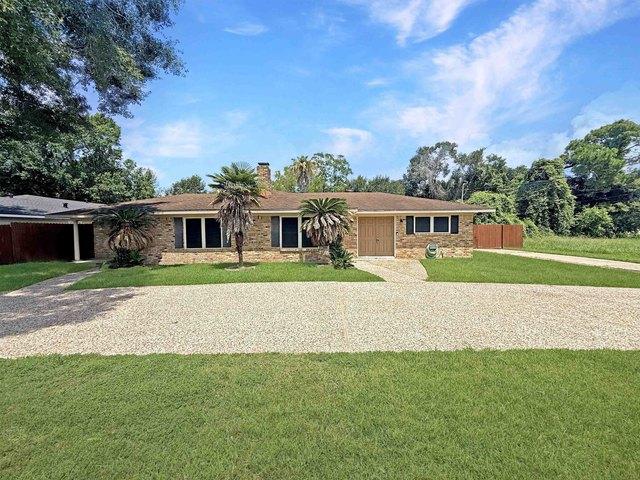 2212 Avenue H, Nederland, TX 77627