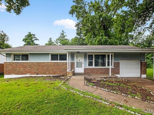 2212 Collett Dr, Saint Louis, MO 63136