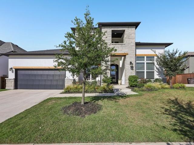 2212 Dunstan Dr, Fort Worth, TX 76008