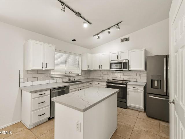 2212 e vista bonita drive