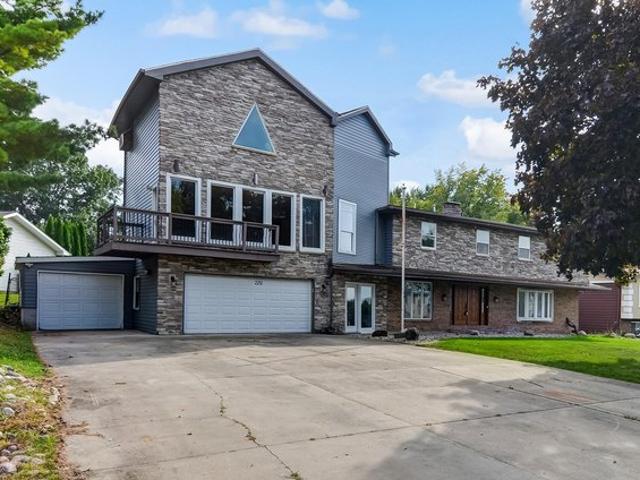 2212 Elm Tree Ln, Crown Point, IN 46307