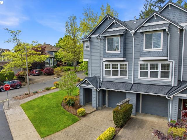 2212 lucerne pl