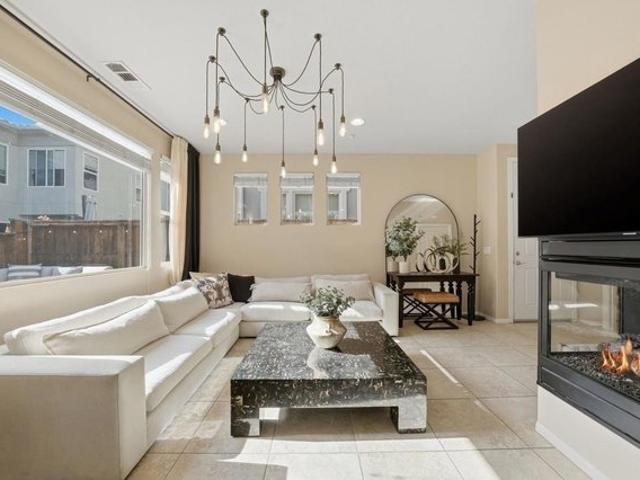 2212 Laramie Way, San Marcos, CA 92078