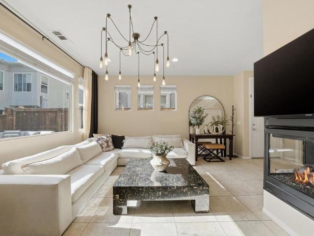 2212 Laramie Way