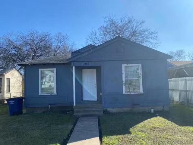 2212 Lea Crest Dr, Dallas, TX 75216