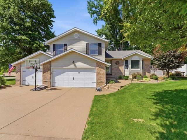 2212 Parkway Dr, Port Byron, IL 61275