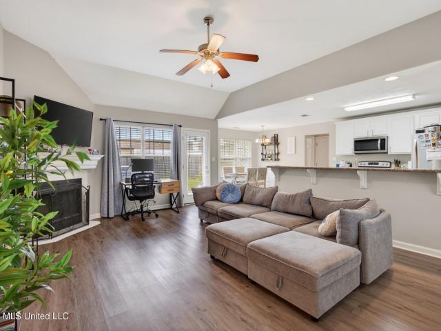 2212 Paula Circle