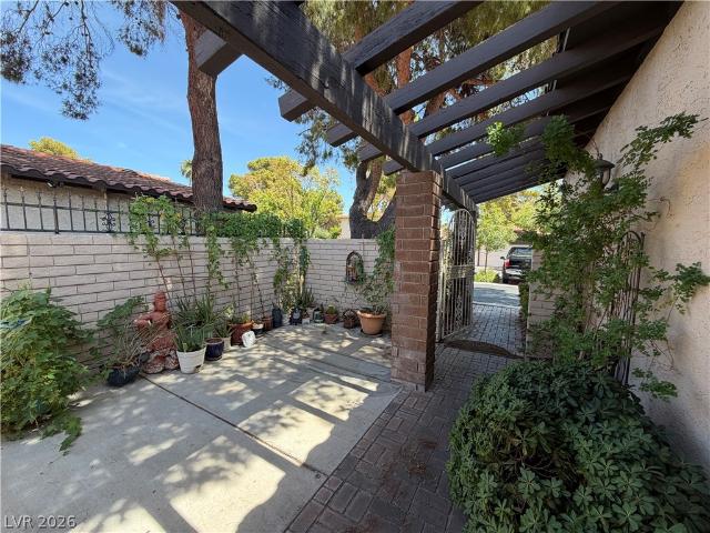 2212 Plaza Del Prado