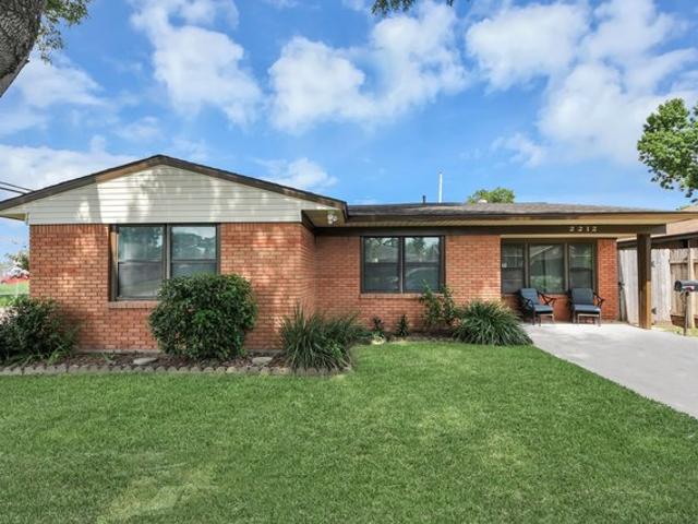 2212 Raspberry Ln, Pasadena, TX 77502