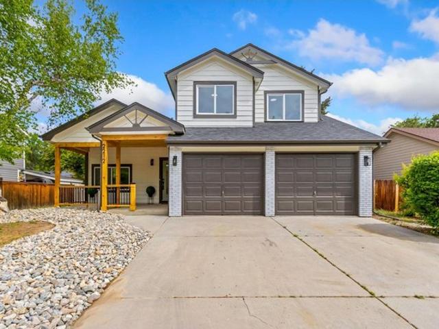 2212 Stonegate Dr, Fort Collins, CO 80525