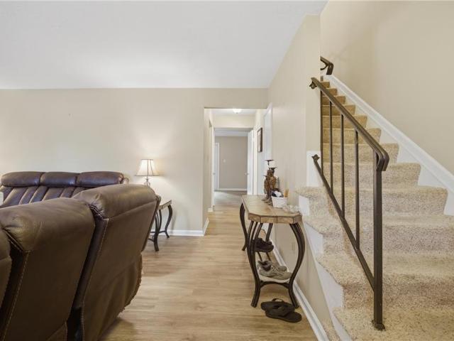 2212 Sedgewick DR