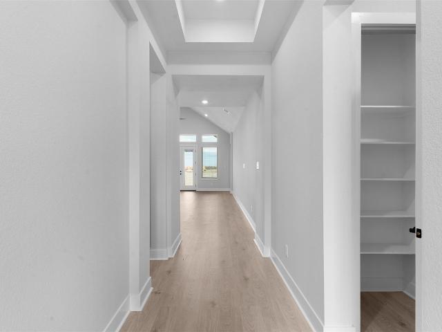 2212 Tobiano Trce