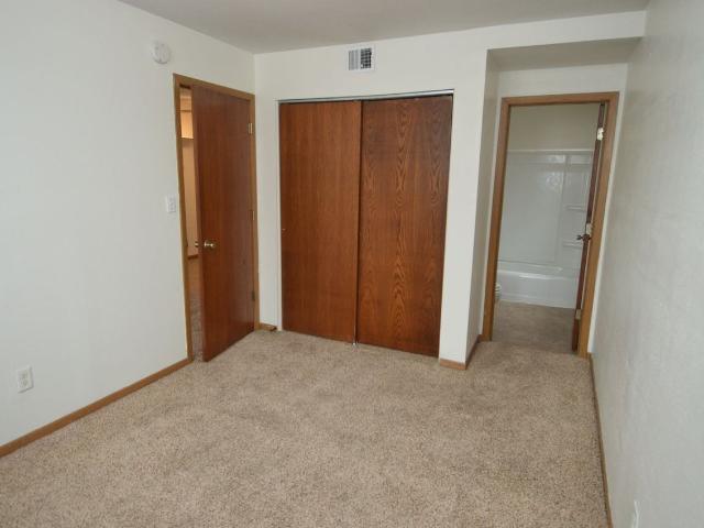2212 2220 12th Ave N 1 Bedroom Apartment for Rent at 2216 2212, 2216 and 2220 12th Ave. N Grand Forks, ND 58203