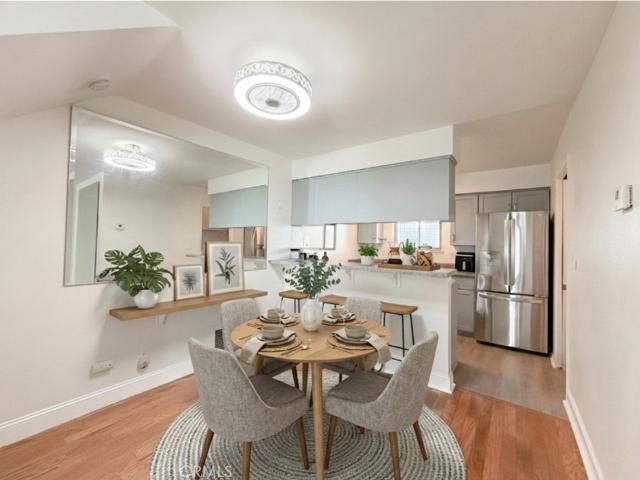 22131 Oxnard St, Unit A, Woodland Hills, CA 91367 | MLS #SR26096 | Compass