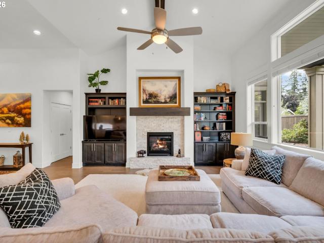 2213 nw sierra way