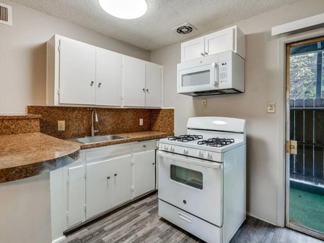 2213 Capri Dr, Fort Worth, TX 76114