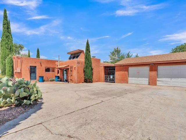 2213 Dora Ave NW, Albuquerque, NM 87104