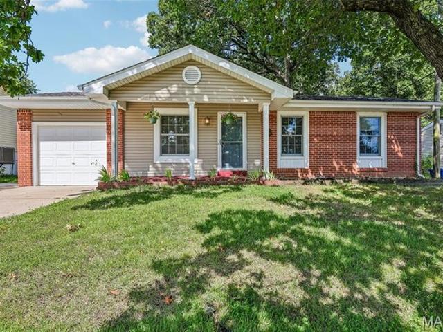 2213 Gladiator Dr, Fenton, MO 63026