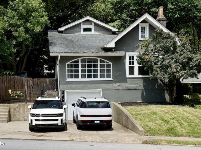 2213 Grinstead Dr