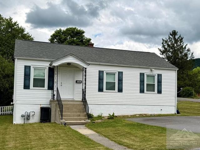 2213 Hemlock Hl, Bluefield, WV 24701