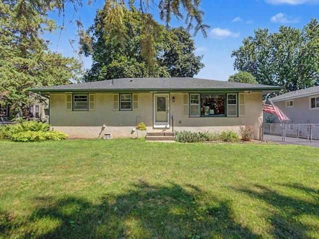 2213 Holloway Ave E, North Saint Paul, MN 55109