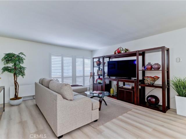 2213 Via Mariposa East A
