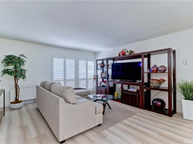 2213 Via Mariposa East A