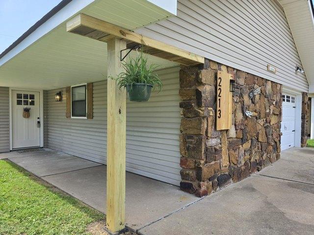 2213 Willow Ln, Miami, OK 74354