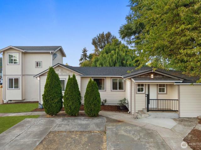 221 2nd Avenue N