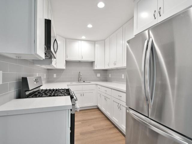 221 39th 1 Bedroom Apartment for Rent at 221 39th St, Manhattan Beach, CA 90266 Sand Section
