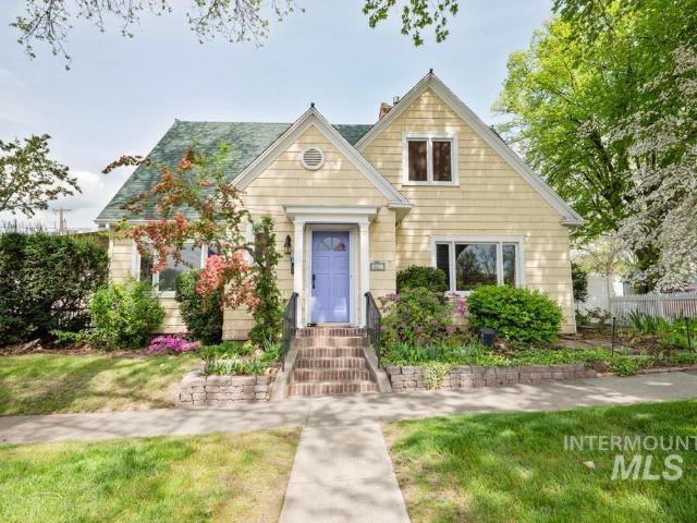 221 7th Ave