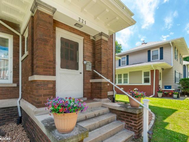 221 7th Street NW