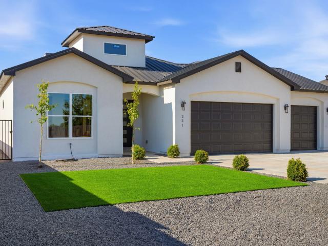 221 4th Avenue SW