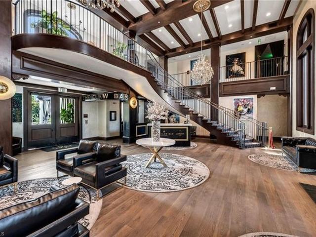 221 9th St S Unit 123, Naples, FL 34102