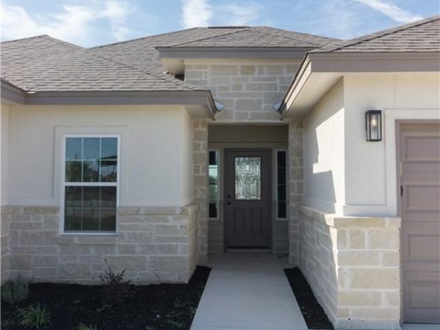 221 Colonial Lane