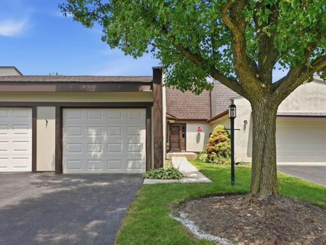 221 Cascade Dr, Indian Head Park, IL 60525