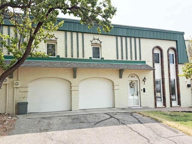221 Castillian Blvd, Hays, KS 67601