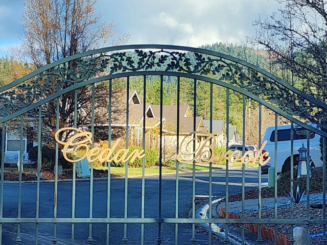 221 cedar ridge dr
