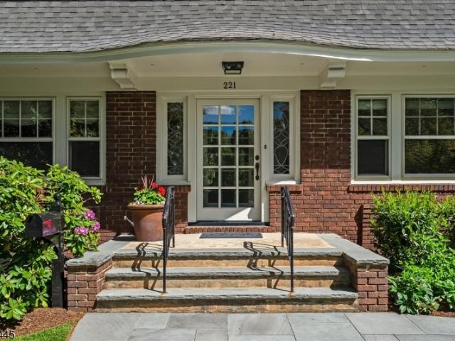 221 Christopher St