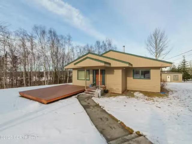 221 CREEKSIDE ST, ANCHORAGE, AK 99504 Single Family Residence.