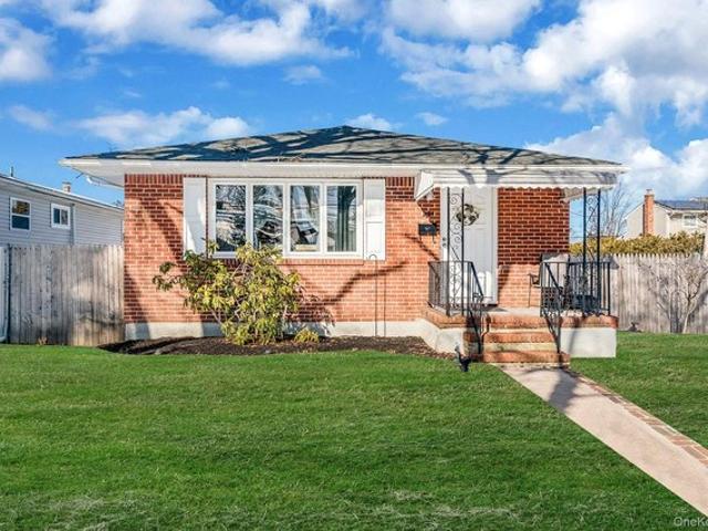 221 Amsterdam Ave, West Babylon, NY 11704
