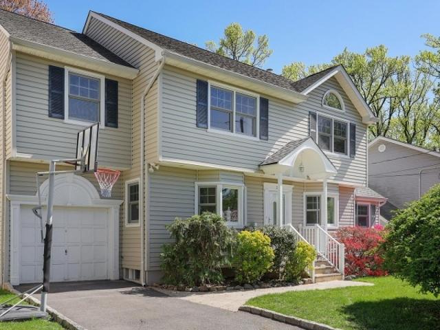 221 Ayliffe Ave
