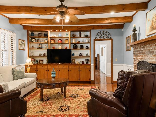221 Azalea Dr