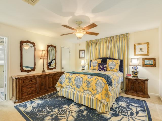 221 Banyan Dr, Lake Jackson, TX 77566 | MLS #16938