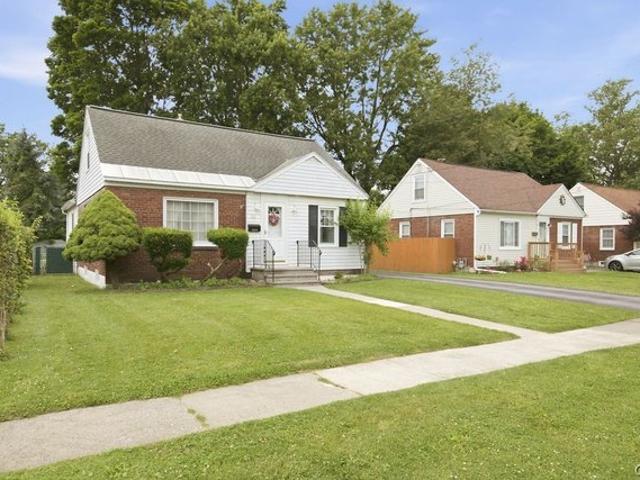 221 Beechwood Ave, Liverpool, NY 13088