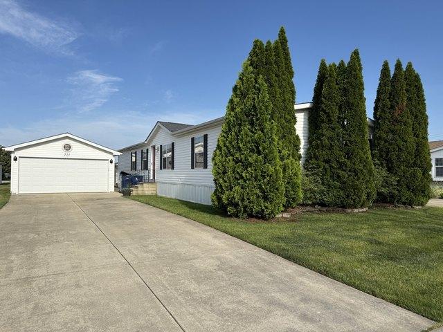 221 Begonia Dr, Matteson, IL 60443